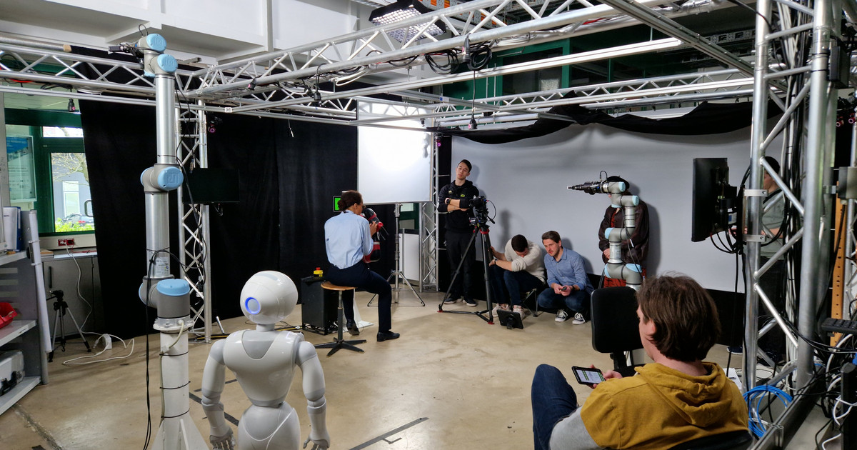 Filming in the laboratory area of the IRF - RST - TU Dortmund